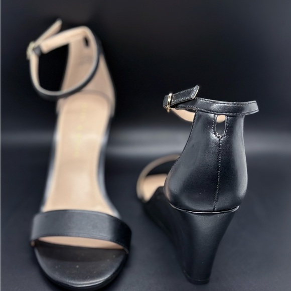 Kelly & Katie | Shoes | Kelly Katie Black Wedge Sandals | Poshmark